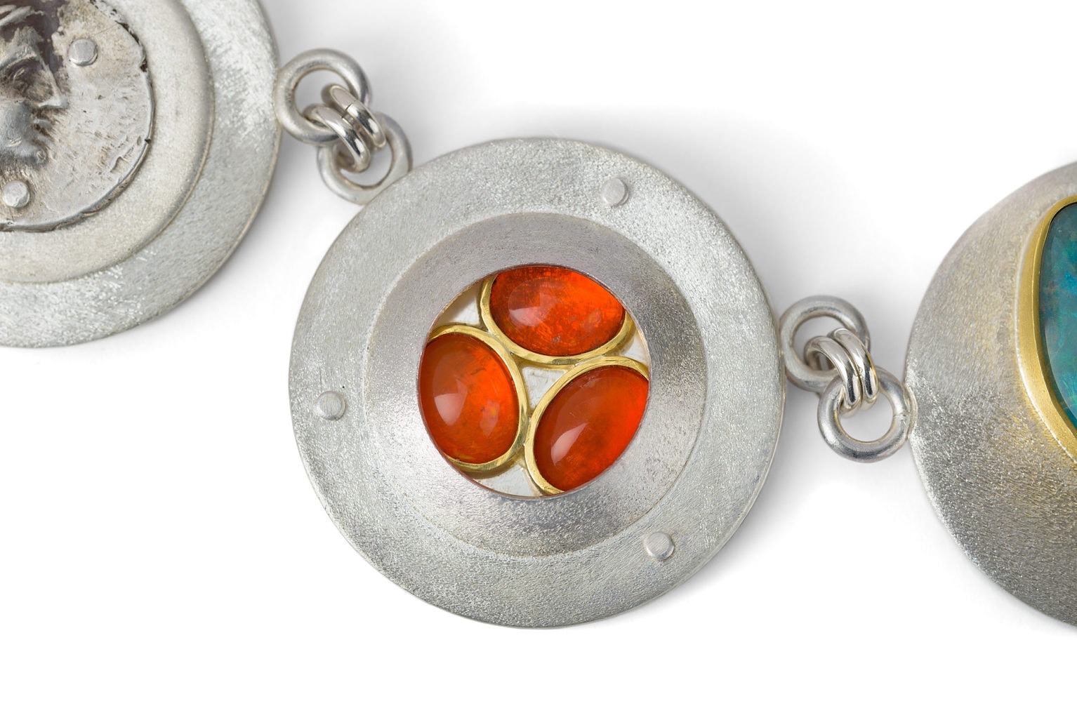 Linda Perry - Art Jewelry Forum