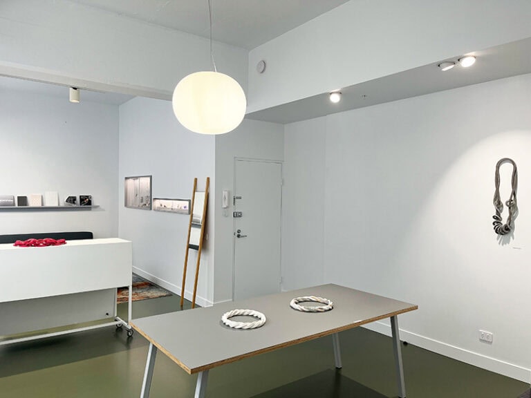 On the Verge of Movement - Art Jewelry Forum