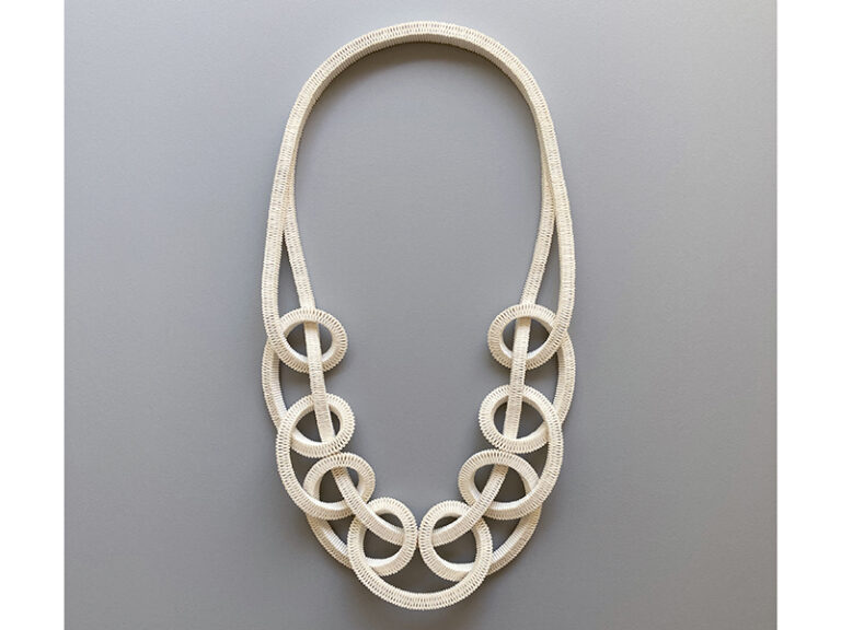 On the Verge of Movement - Art Jewelry Forum