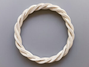 On the Verge of Movement - Art Jewelry Forum